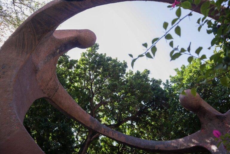 Monumento A La Madre Una Escultura Escondida En La Alameda De